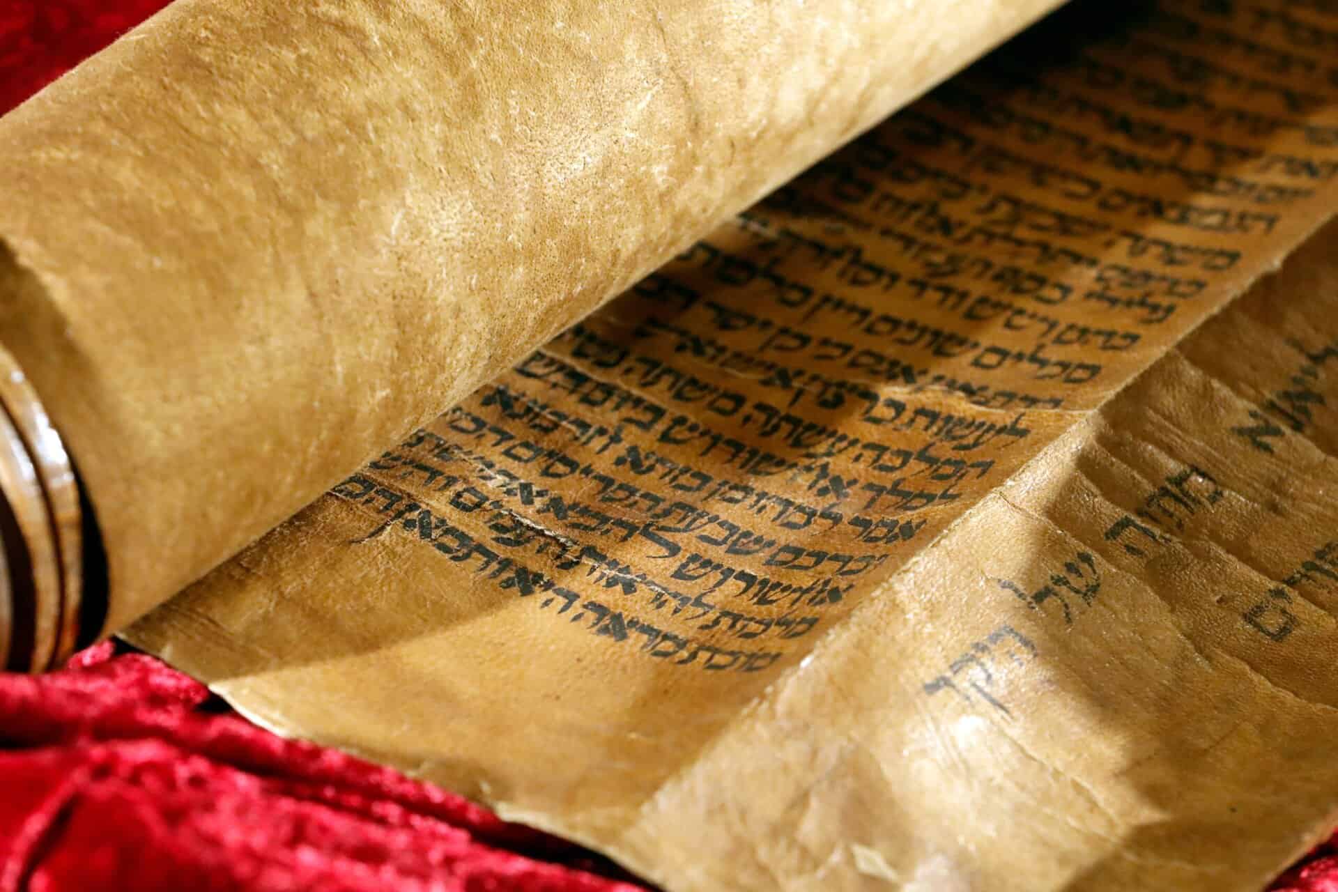 Who Divided the Torah Into Weekly Portions — and Why? | A Rood Awakening